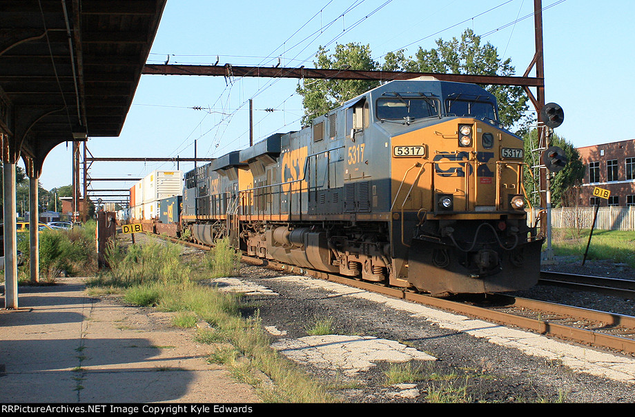 CSX ES40DC #5317 on Q439-13